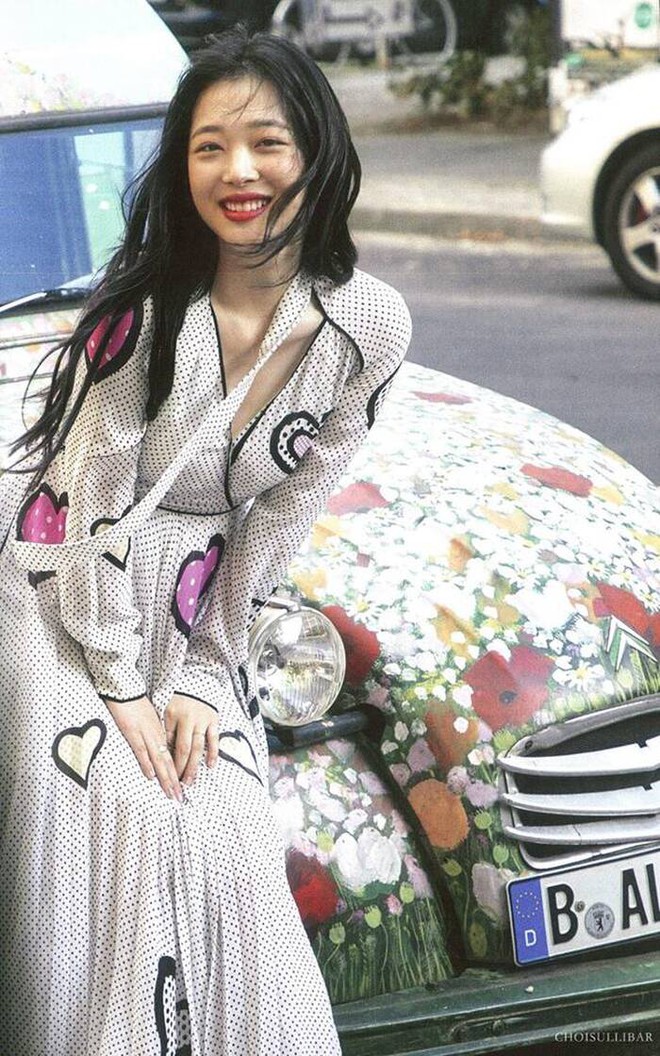 Đúng ngày sinh nhật, xót xa nhìn lại bộ ảnh cuối đời của Sulli: Nụ cười ...