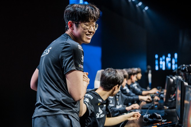 Zeus tiết lộ chính Burdol đã góp phần giúp anh cùng T1 thắng RNG tại CKTG 2022