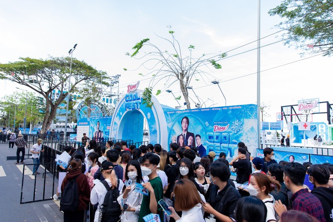 Lộ diện những hình ảnh đầu tiên của Đại nhạc hội Diana COOL FEST khiến hàng chục nghìn khán giả ...