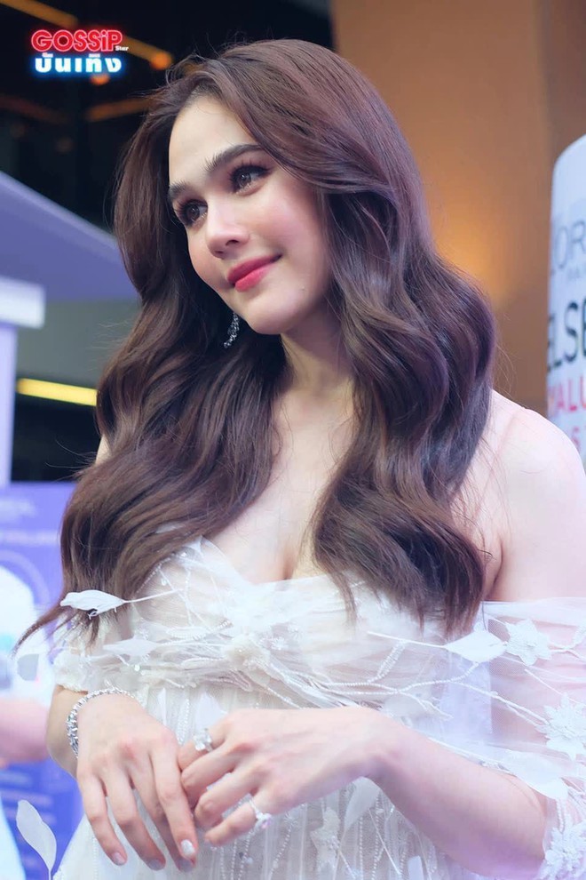 Chompoo Araya chính thức lên tiếng về nghi vấn chồng tỷ phú ngoại tình, nói một câu ai cũng xót xa