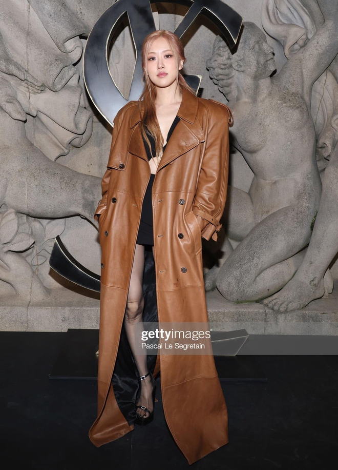 Diện guốc "cà kheo" 20cm, "hoa hồng nước Úc" Rosé trông "chơi" và sang ...