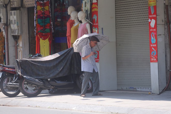 Đoạn đường "bỏng rát" dưới nắng vì thiếu cây xanh