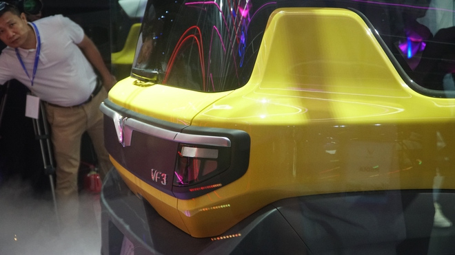 Ảnh thực tế VinFast VF 3: Nam tính, chưa hoàn thiện, sắp nhận đặt cọc để cạnh tranh Wuling ...