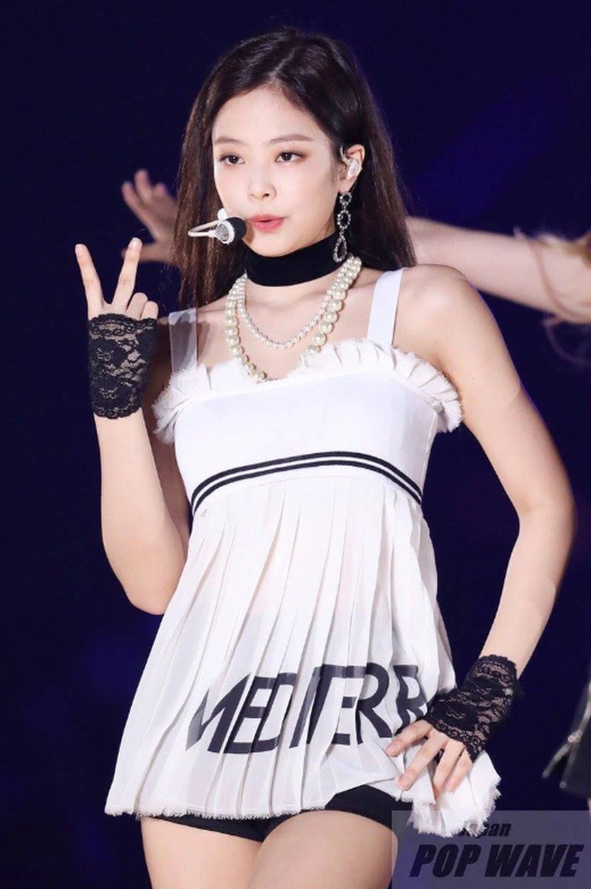 Mẫu váy em bé khiến "IT Girl" Jennie mê gần đây, diễn concert hay style ...