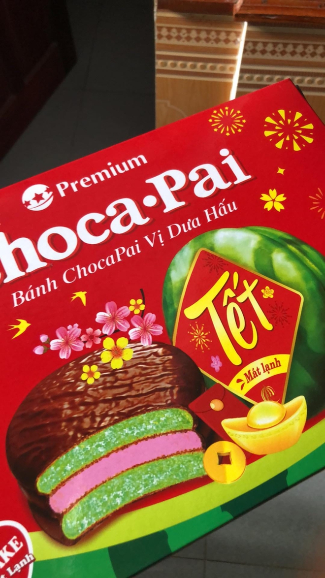 Lại chuyện "dở khóc dở cười" khui giỏ quà sau Tết: túi kẹo nghe như ...