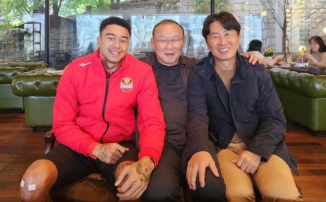 HLV Park Hang Seo bất ngờ gặp Jesse Lingard