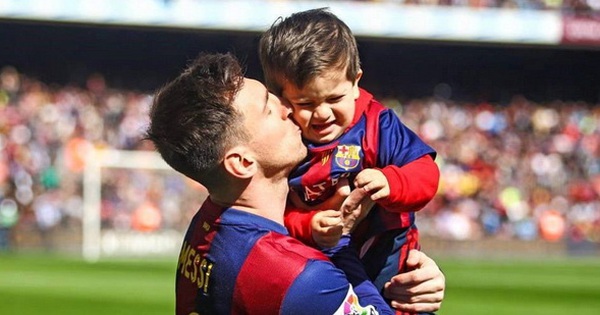Bật cười trước câu hỏi ngây thơ của con trai Messi
