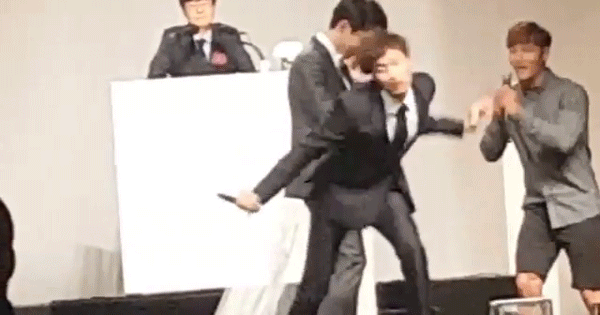 Lee Kwang Soo nhảy "lố", EXO hát tặng hôn lễ PD Myuk nổi tiếng nhất ...