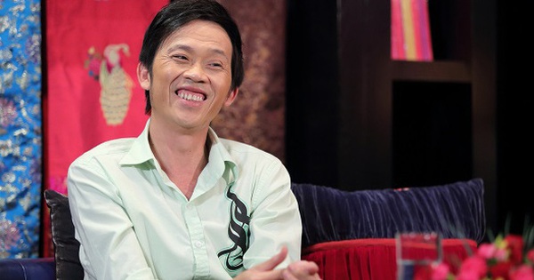 Hoài Linh "vui vẻ" đọc bài viết bịa chuyện mình đang hôn mê sâu