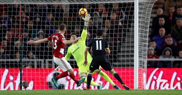 Cựu thủ môn Barca cản phá hay nhất vòng 12 Premier League