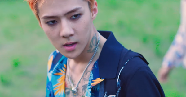 Sehun (EXO) "tha thu" kín ngực trong teaser MV mới