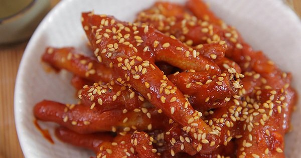 Chân gà cay kiểu Hàn cực dễ làm chỉ với vài nguyên liệu