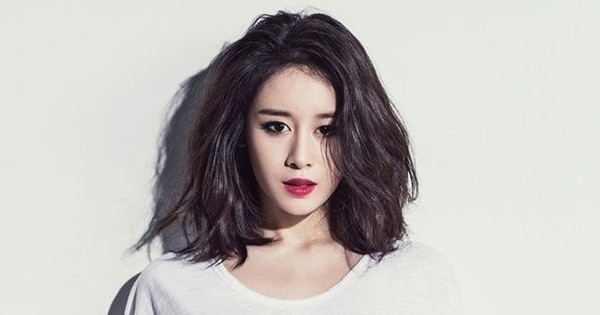 Follow nhân viên YG trên Instagram, Jiyeon sắp về cùng nhà Big Bang?