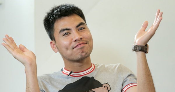 "Hoàng tử" Đức Huy và màn giới thiệu đồng đội đậm mùi cà khịa