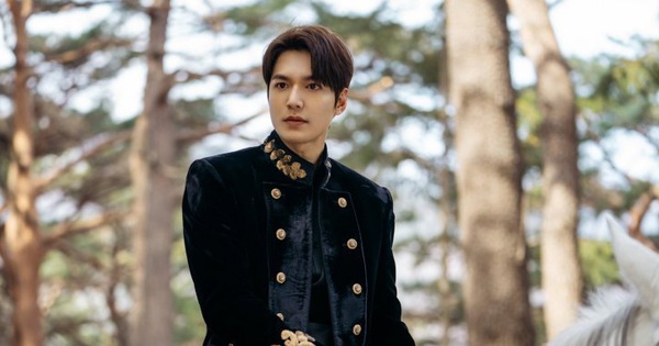 Kim Go Eun bị ngựa Maximus dằn mặt vì tình tứ với Lee Min Ho?