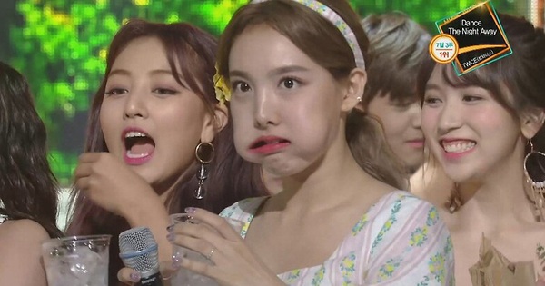 Những màn encore “quá đà” của idol Kpop