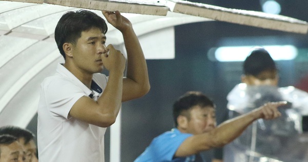 Bảo vệ Hà Đức Chinh, HLV Lê Huỳnh Đức phản ứng cực gắt: Có lẽ mọi người ...