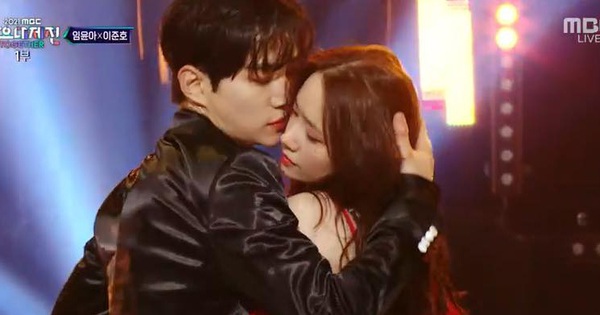 Yoona Snsd Junho 2pm Thần Thái Và Sexy Hết Nấc Tình Bể Bình