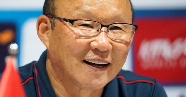 HLV Park Hang Seo lần đầu dùng Facebook