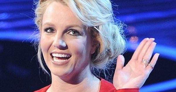 Britney Spears cực kỳ ghét vai trò giám khảo của mình trên The X Factor
