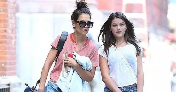 Tom Cruise bỏ bê con gái hơn một thập kỷ, Suri Cruise được mẹ bảo vệ