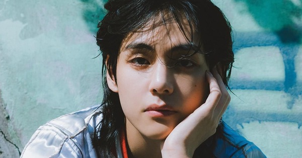 V (BTS) ra MV ngọt ngào ngày mưa, ca từ lãng mạn, đến chú chó cưng cũng ...