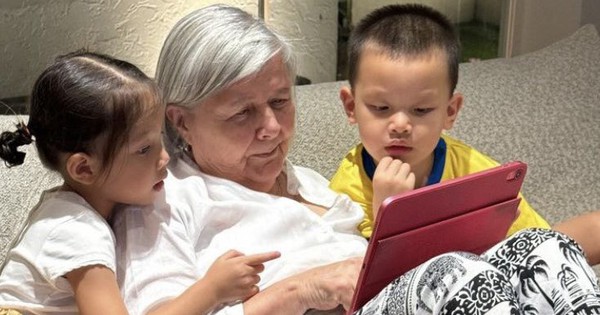 Xem clip Lisa Leon nói chuyện với bà nội, nhiều người thích mê điều này ...