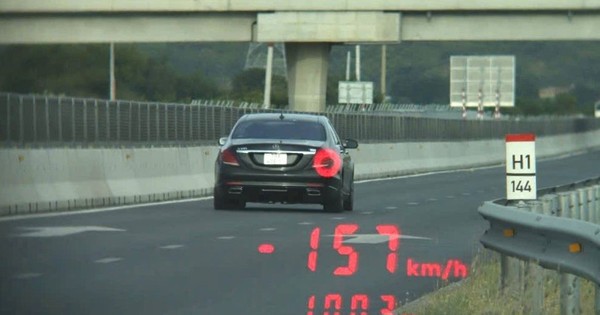 Phạt tài xế 'liều mạng' chạy xe tới 157 km/h