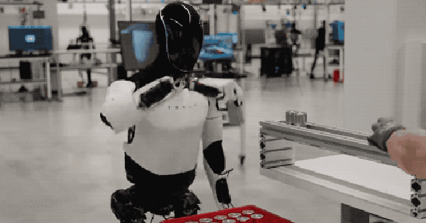 Robot hình người đang hoạt động trong nhà máy của Tesla như thế nào?