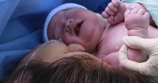 Sinh con 'thuận tự nhiên' có thể dẫn đến chết người