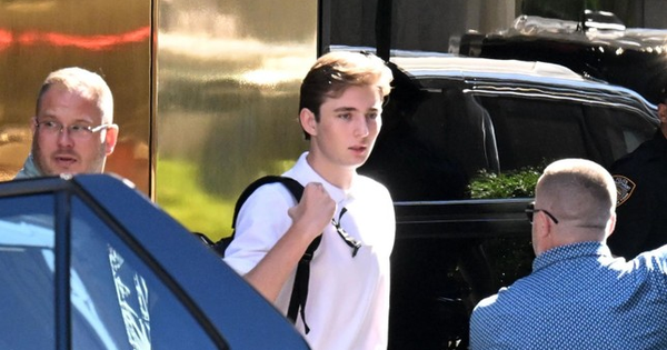 Barron Trump là hậu bối của rich kid Chao và "người phụ nữ quyến rũ nhất hành tinh"