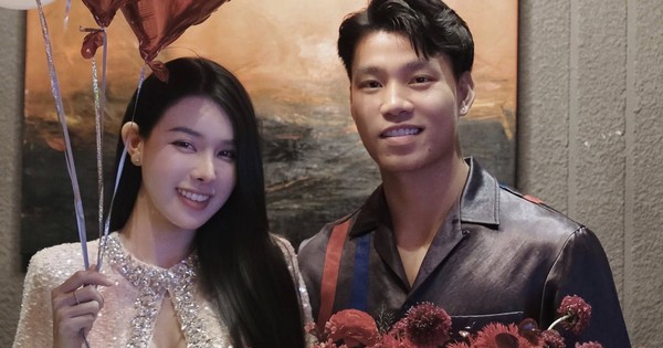 Hot: "Nam thần" ĐT Việt Nam - Văn Thanh chính thức công khai bạn gái ...