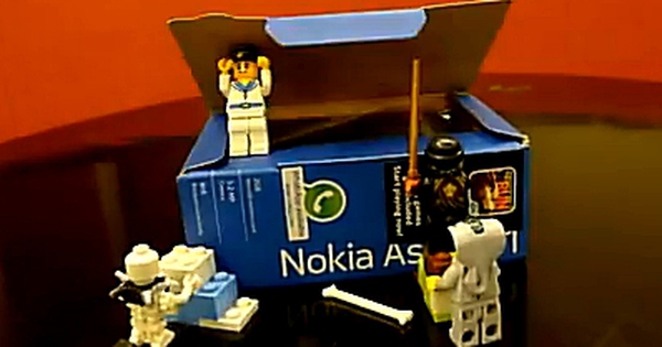Đập hộp Nokia Asha 311 kiểu Lego cực ngộ nghĩnh