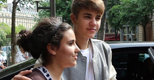 Justin khoe kiểu tóc cũ "hiền khô"