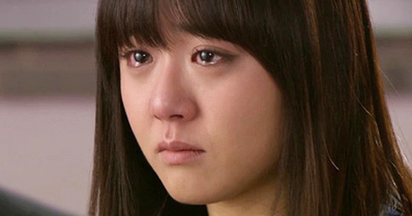 "Alice" Moon Geun Young khóc nấc trong lễ đường