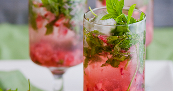Công thức nhanh gọn cho ly Mojito dâu không cồn