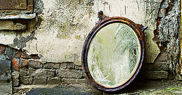 Tìm hiểu về chiếc gương sát nhân "Louis Alvarez 1743"