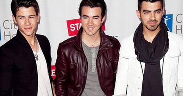 Jonas Brothers tạm biệt Disney sau 6 năm gắn bó