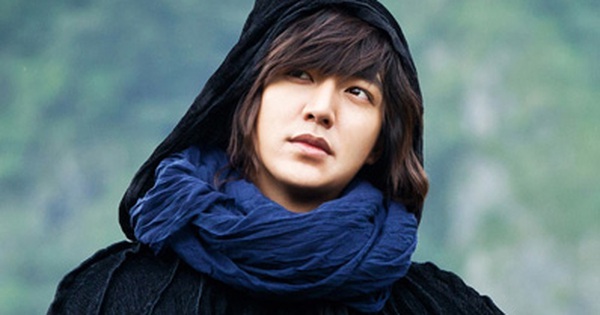 Lee Min Ho đẹp bí ẩn dưới mưa