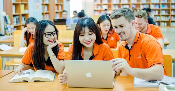 Đại học FPT nhận giải chuyển đổi số xuất sắc từ Coursera